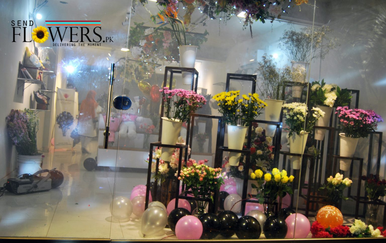Biggest Outlet of Flowers in Lahore - Same Day Flower Delivery Pakistan
