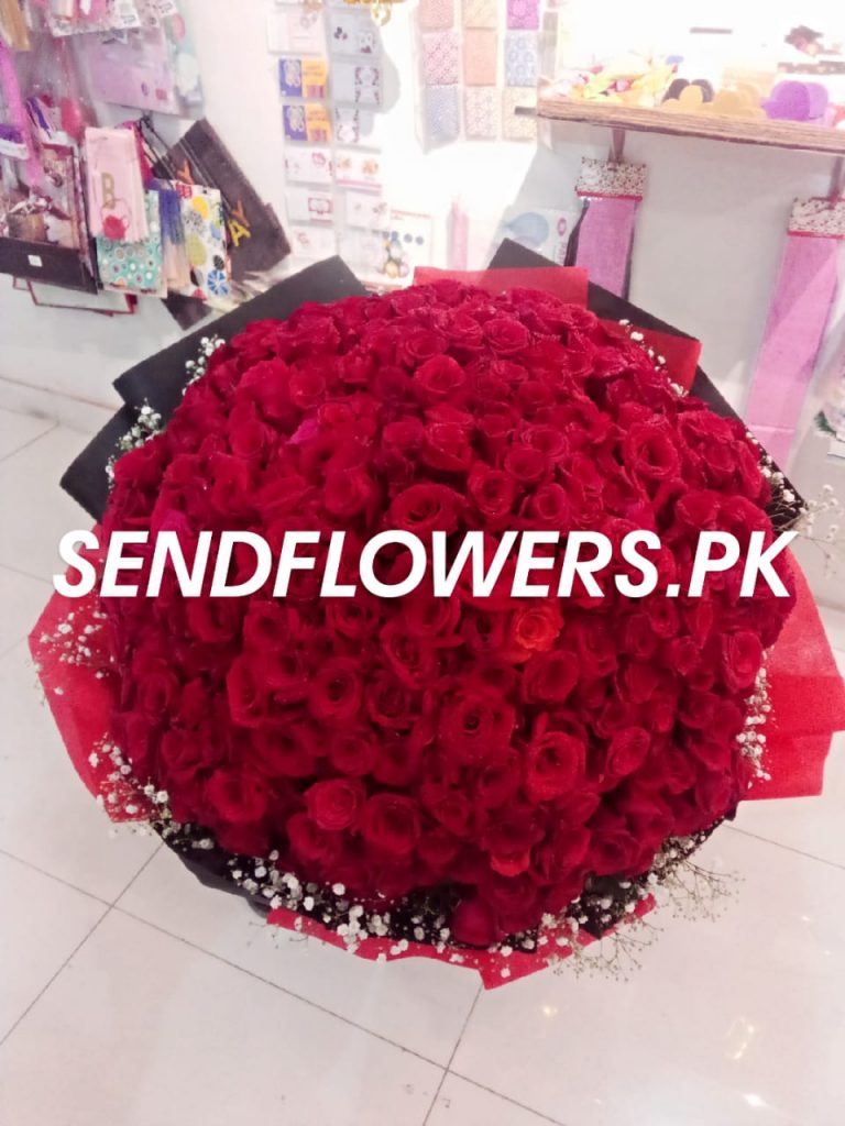 500 Roses Bouquet - Free Online Bouquet - Hand Tied Flowers